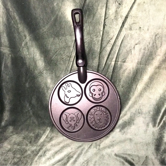 Nordic | Kitchen | Nordic Ware Mini Pancake Pan Jungle Animals Giraffe ...